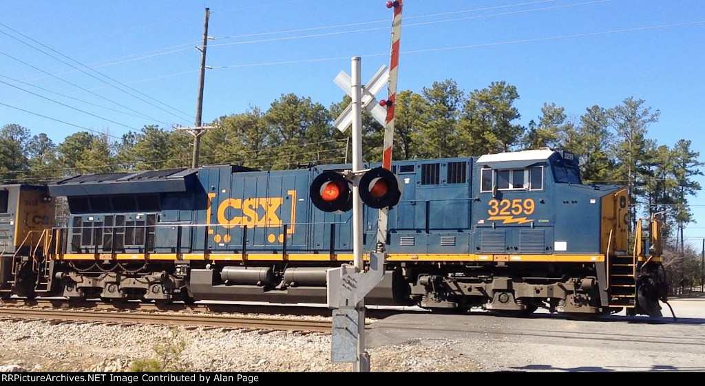 CSX ET44AH 3259 crosses Gullatt Road